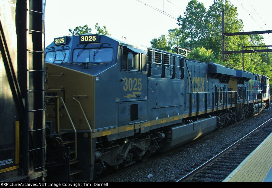 CSX 3025 on Q439